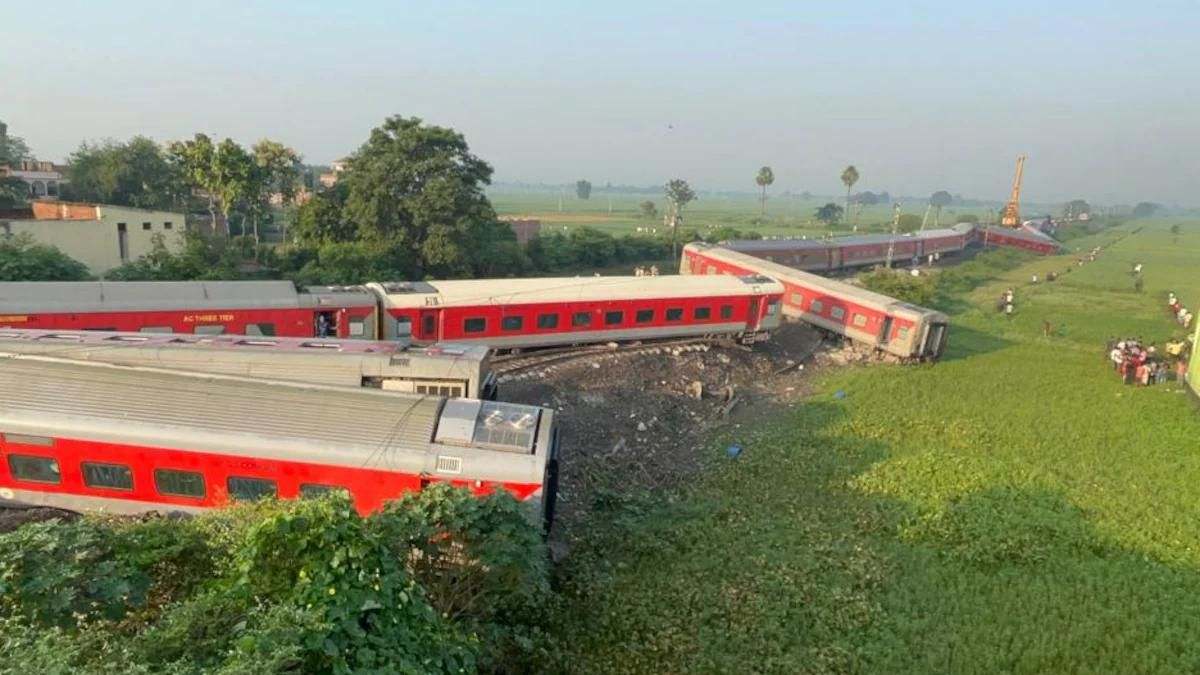 Bihar Train Accident: At Least 100 Injured, 6 Dead In Train Derailment ...