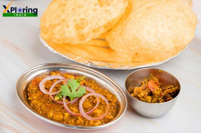 10 Best Street Foods in India (Flavor & Chatkara)